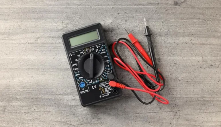 Understanding Voltmeters: A Beginner's Guide to Measuring Electrical ...